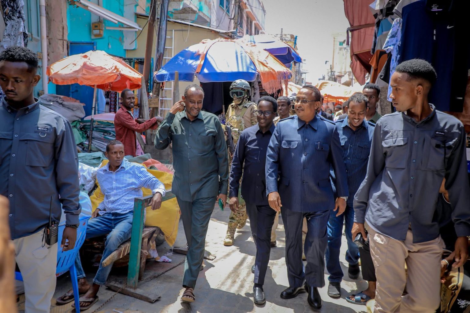 Duqa Muqdisho oo kormeeray suuqa Bakaaraha – Radio Muqdisho